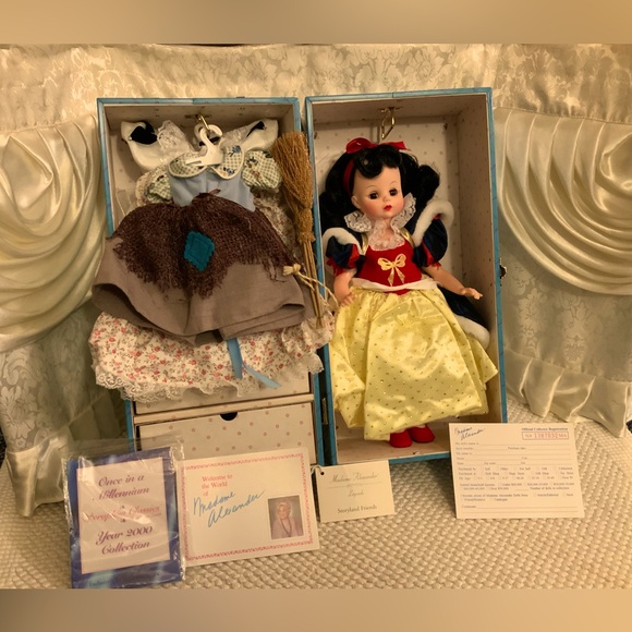 Toys | Authentic Snow White Trunk Set Doll Collection By Madame ...